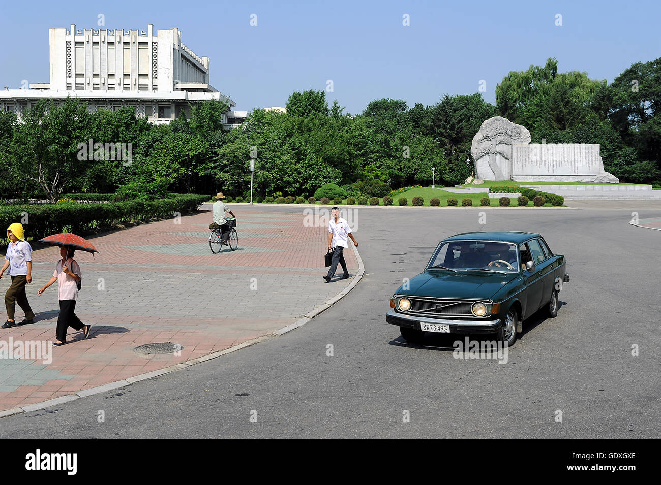 Everday life street scene hi-res stock photography and images - Alamy