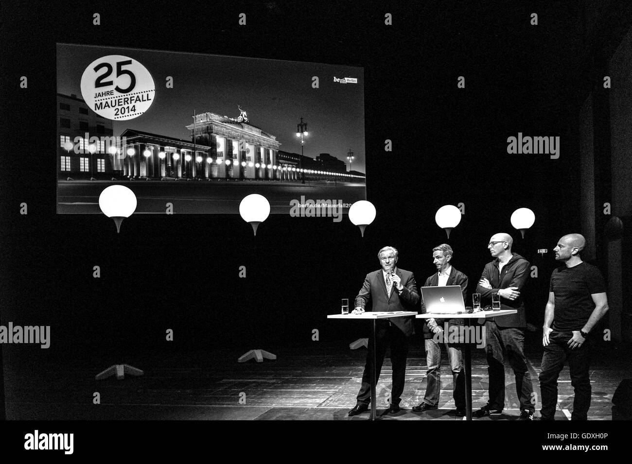 Robert ebert hi-res stock photography and images - Alamy