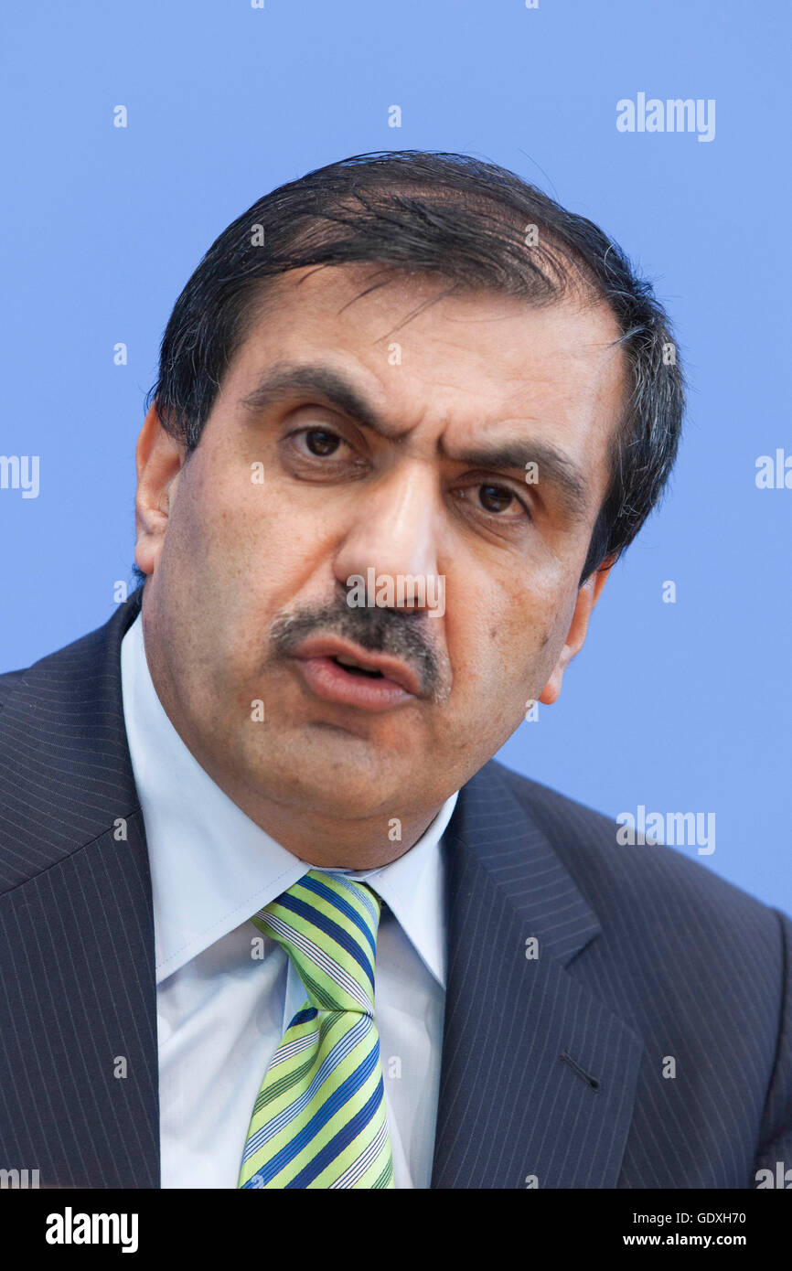Ali Kizilkaya at a press conference in Berlin, Germany, 2014 Stock ...