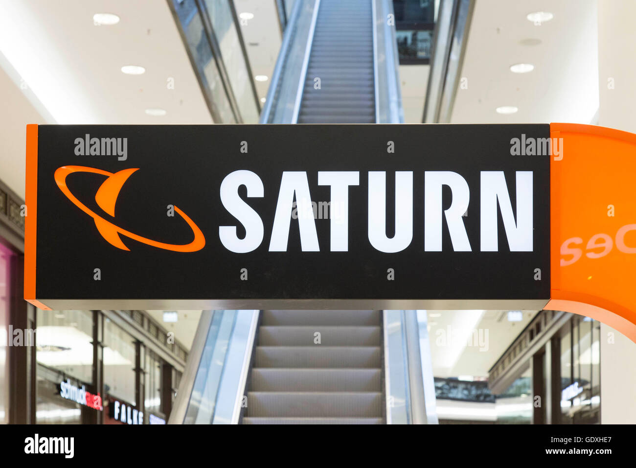 Saturn store hi-res stock photography and images - Alamy
