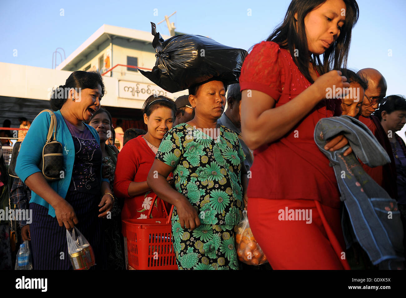At the Dala jetty in Yangon Stock Photo - Alamy