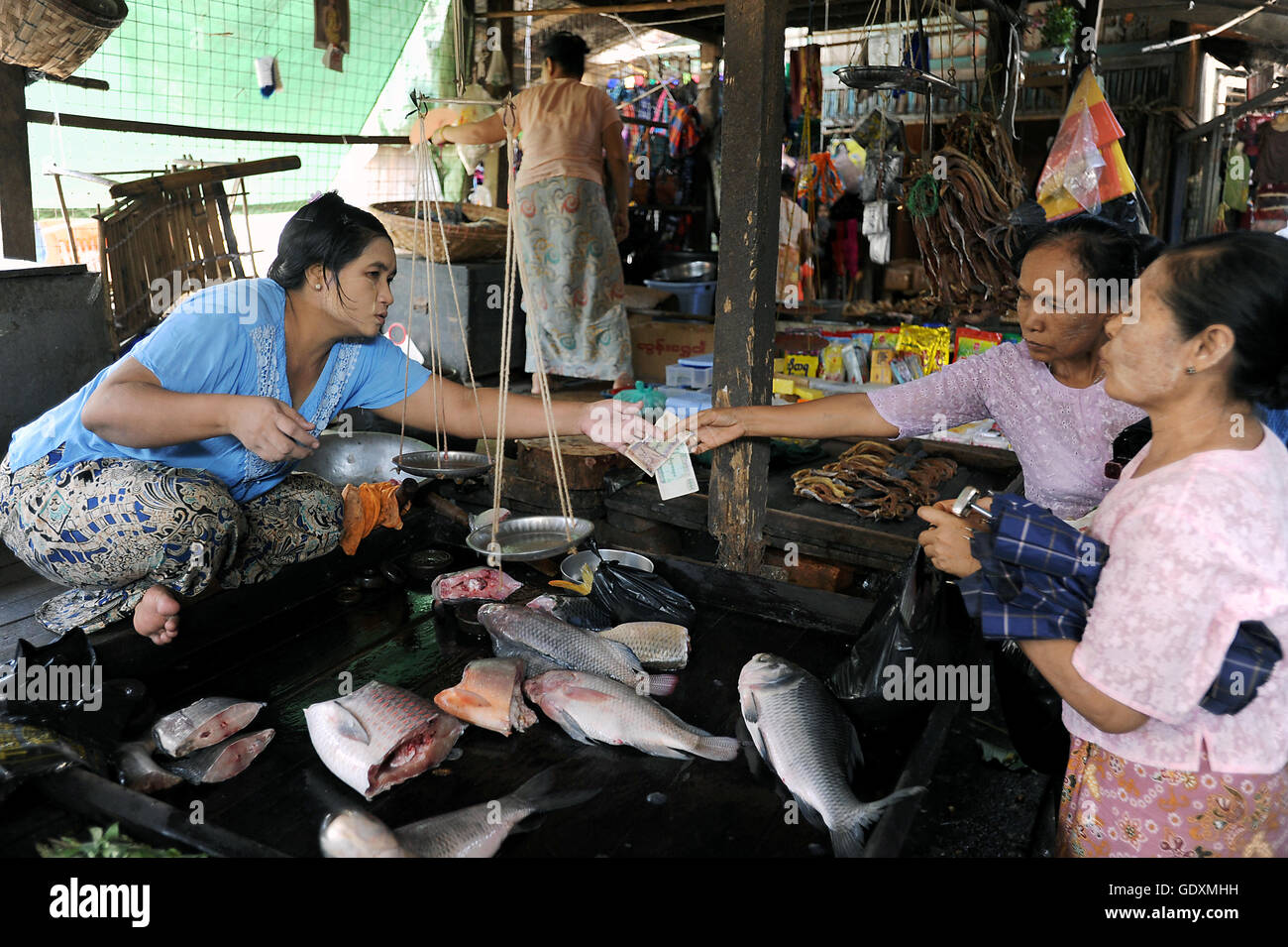 Fish vendor in Yangon Stock Photo - Alamy