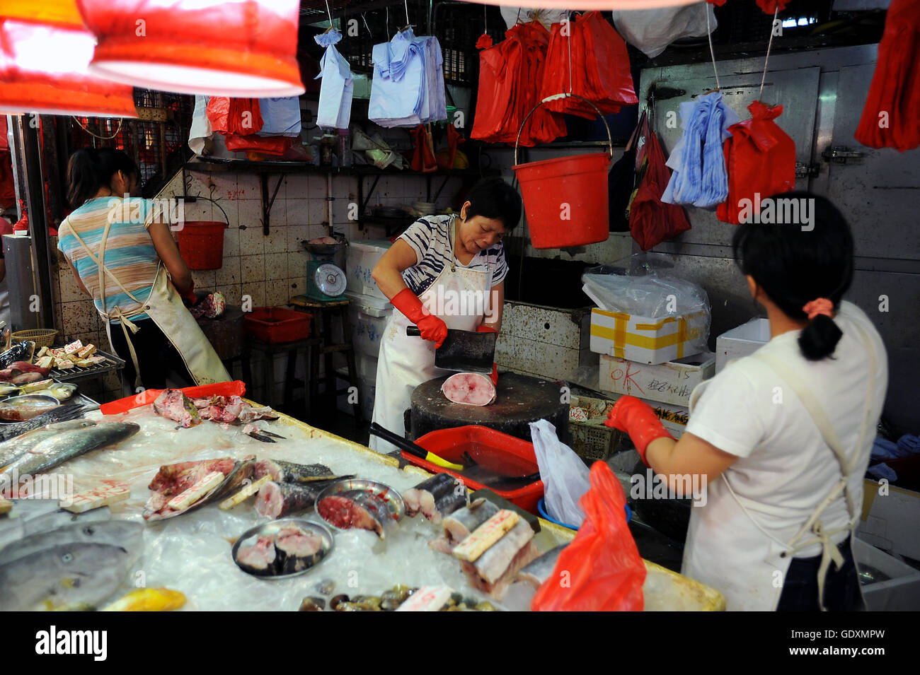 Hong Kong fish market Stock Photo - Alamy