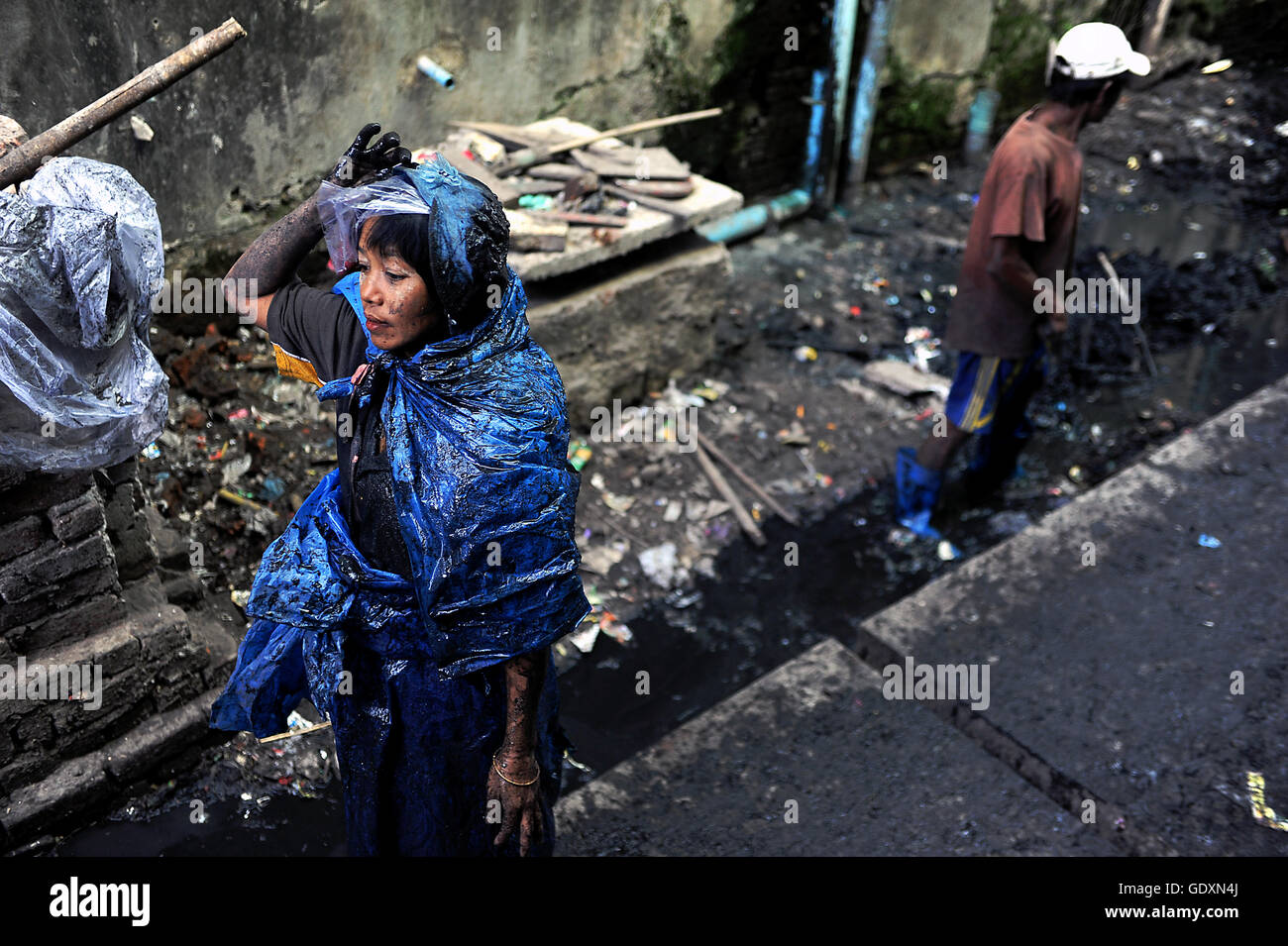 Sewage workers in Yangon Stock Photo - Alamy