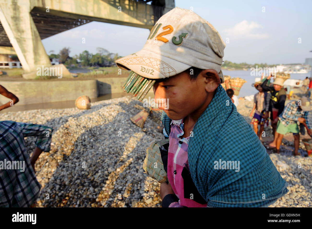 Child labor myanmar hi-res stock photography and images - Alamy