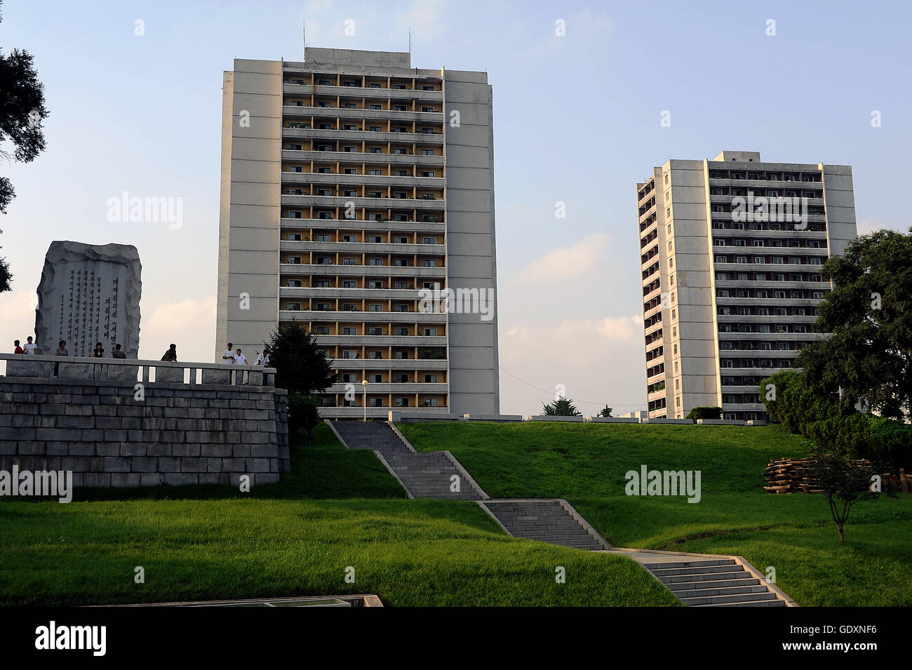 Apartmentblock hi-res stock photography and images - Alamy