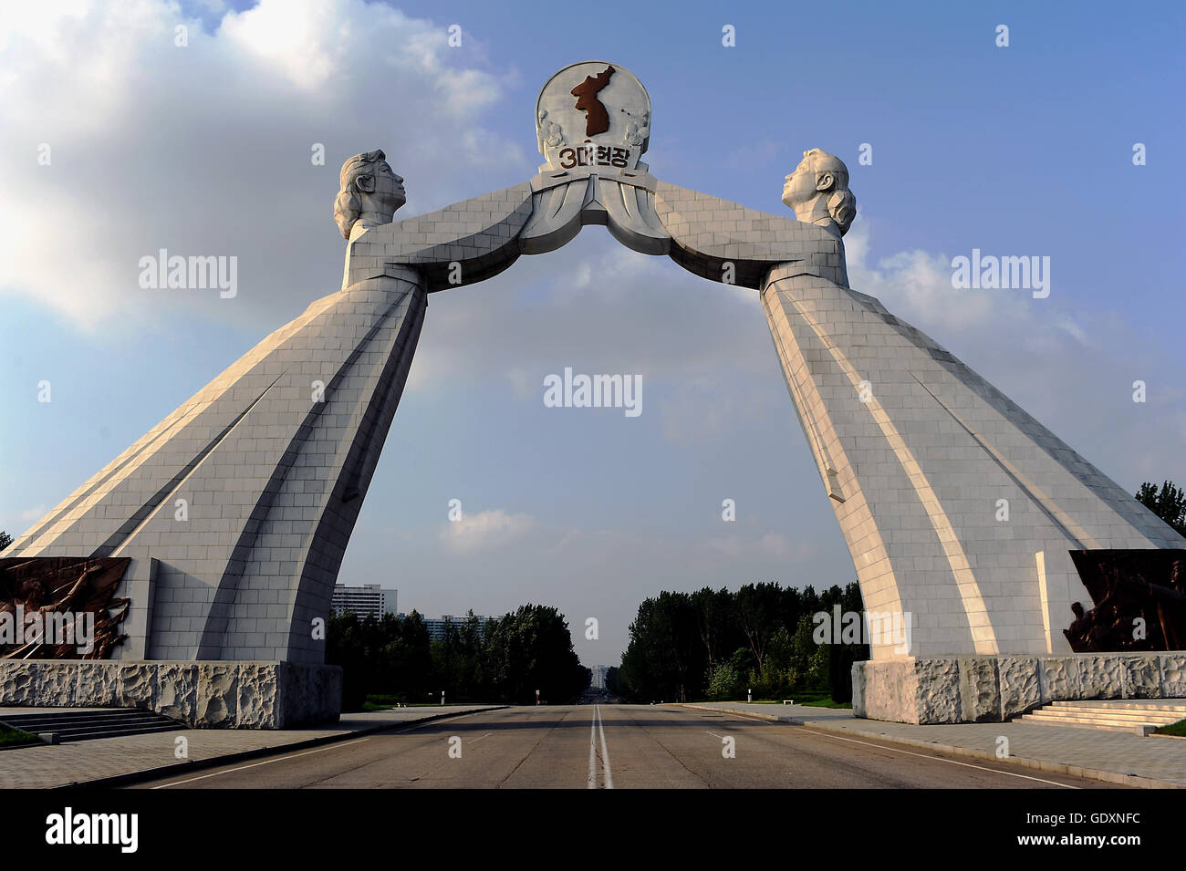 Arch of reunification pyongyang hi-res stock photography and images - Alamy