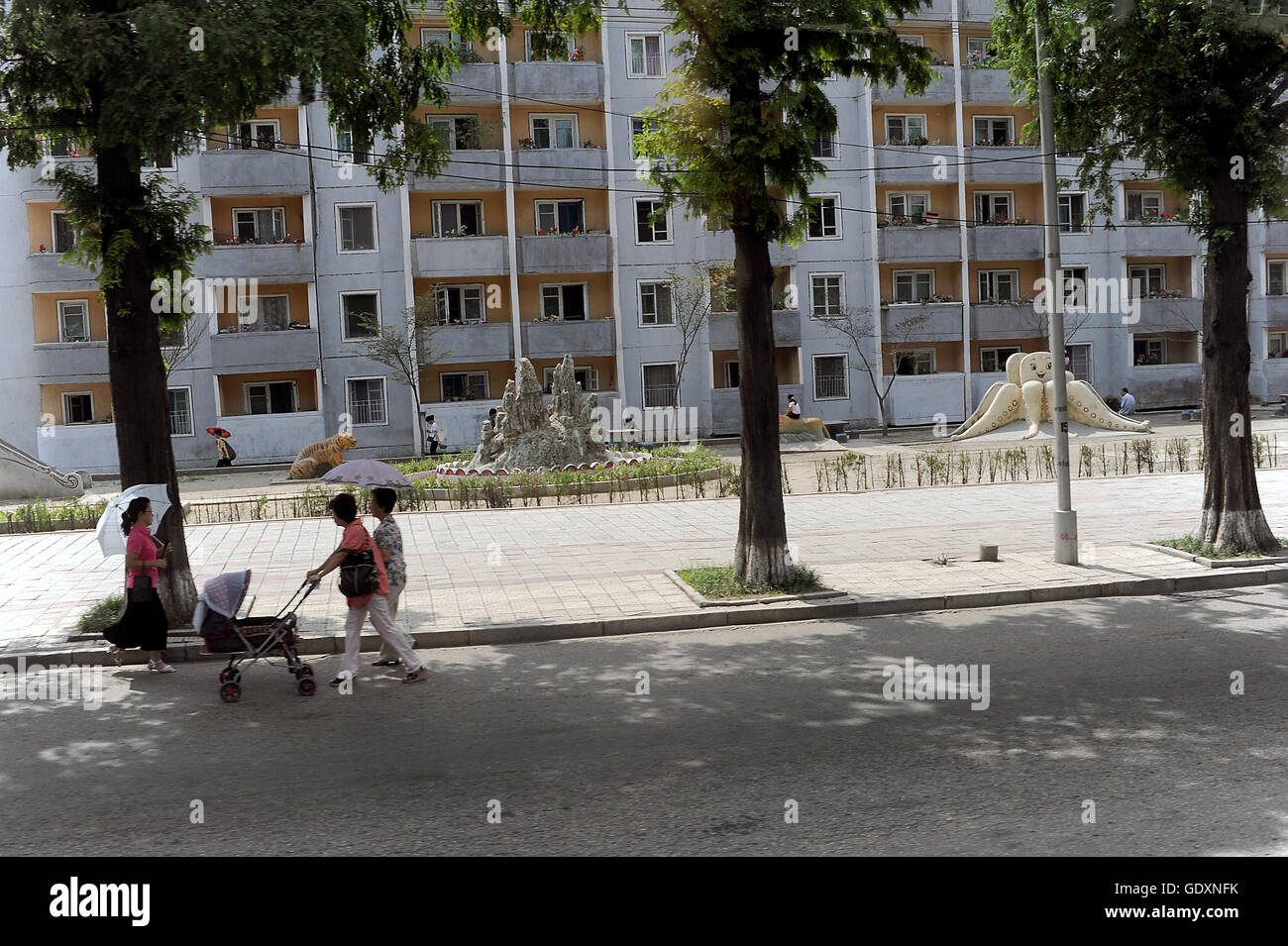 Street scene in pyongyang hi-res stock photography and images - Alamy