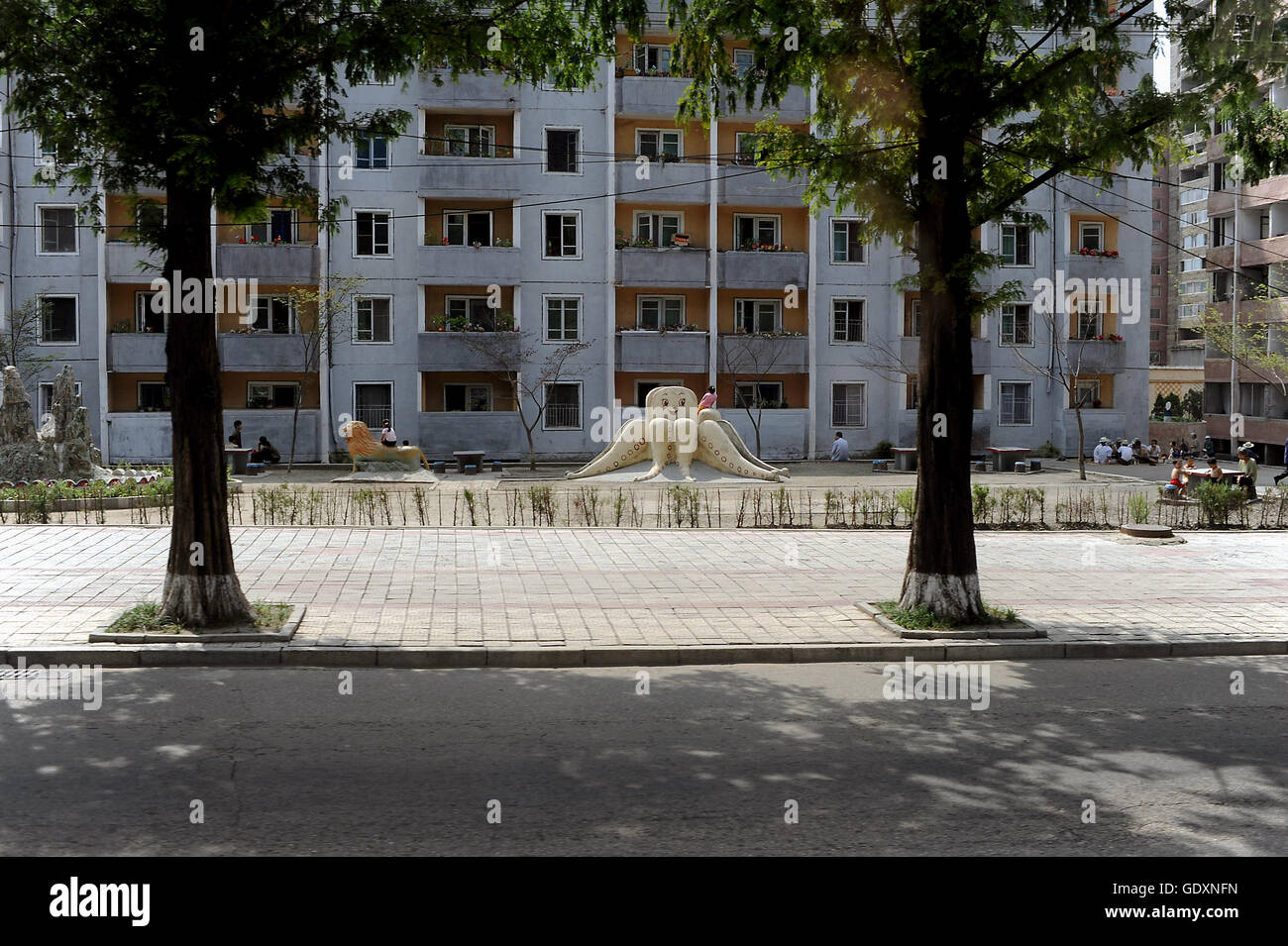 Street scene in Pyongyang Stock Photo - Alamy