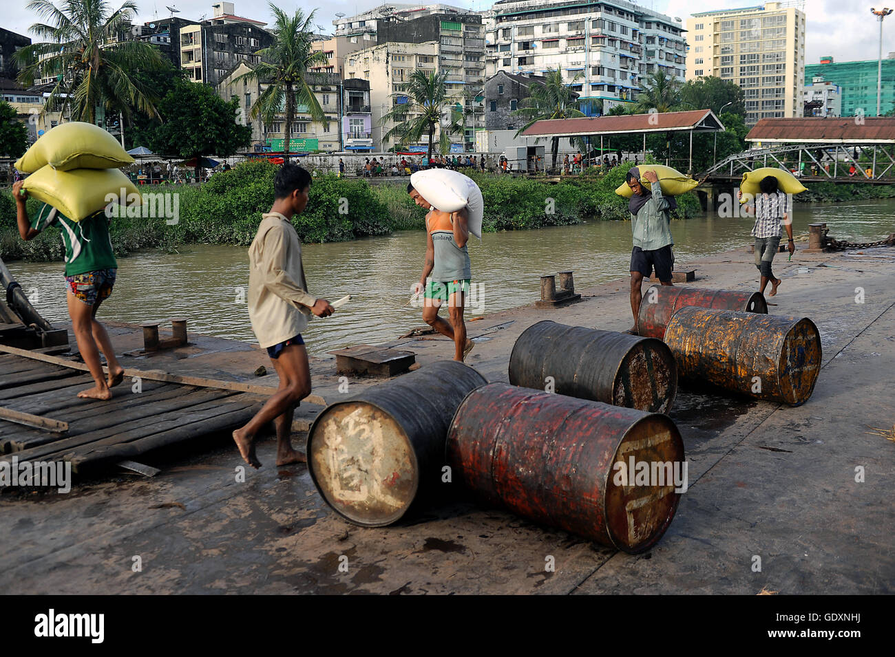 Paid laborers hi-res stock photography and images - Alamy