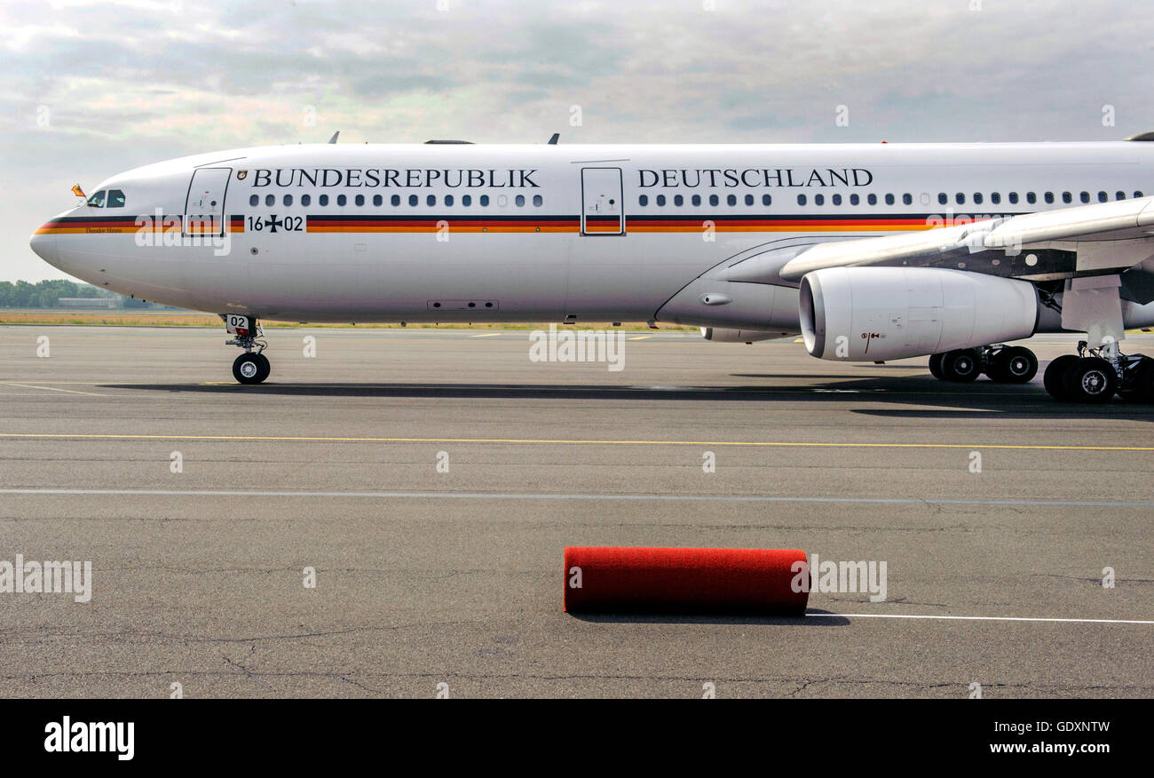 Official aircraft hi-res stock photography and images - Alamy