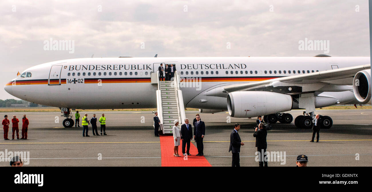 Standard Aircraft High Resolution Stock Photography and Images - Alamy