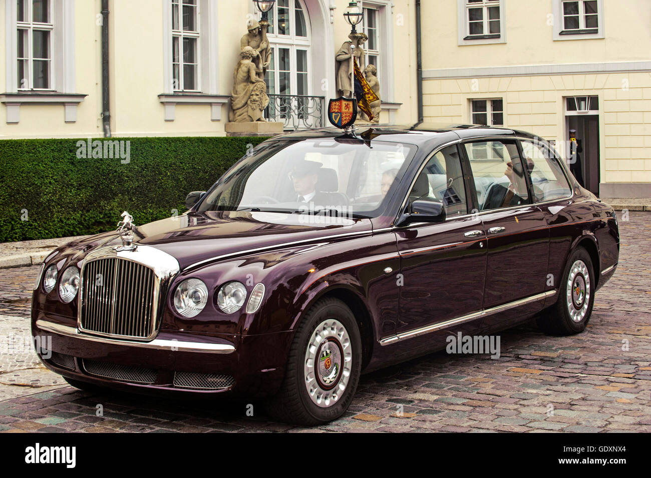 Royal car car hi-res stock photography and images - Alamy