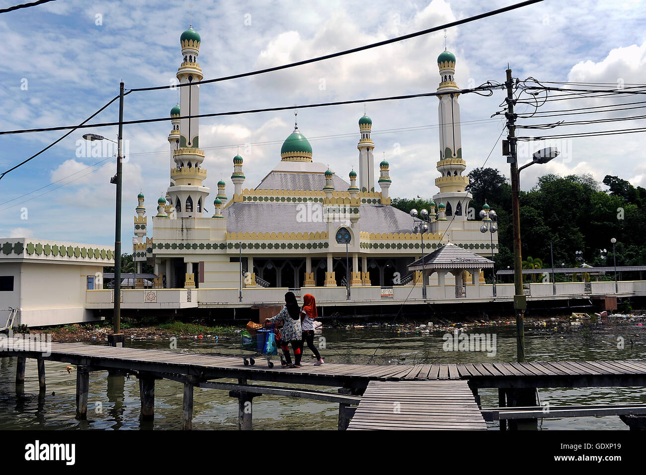 Duli Pengiran Muda Mahkota Pengiran Muda Haji Al-Muhtadee Billah Mosque ...