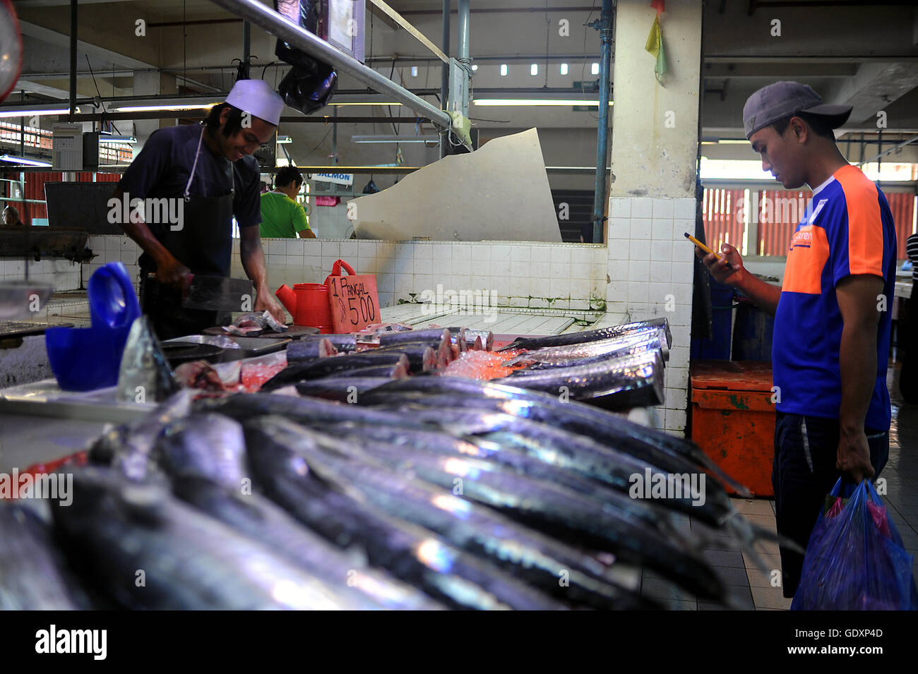 Pasar Gadong Fish market Stock Photo - Alamy