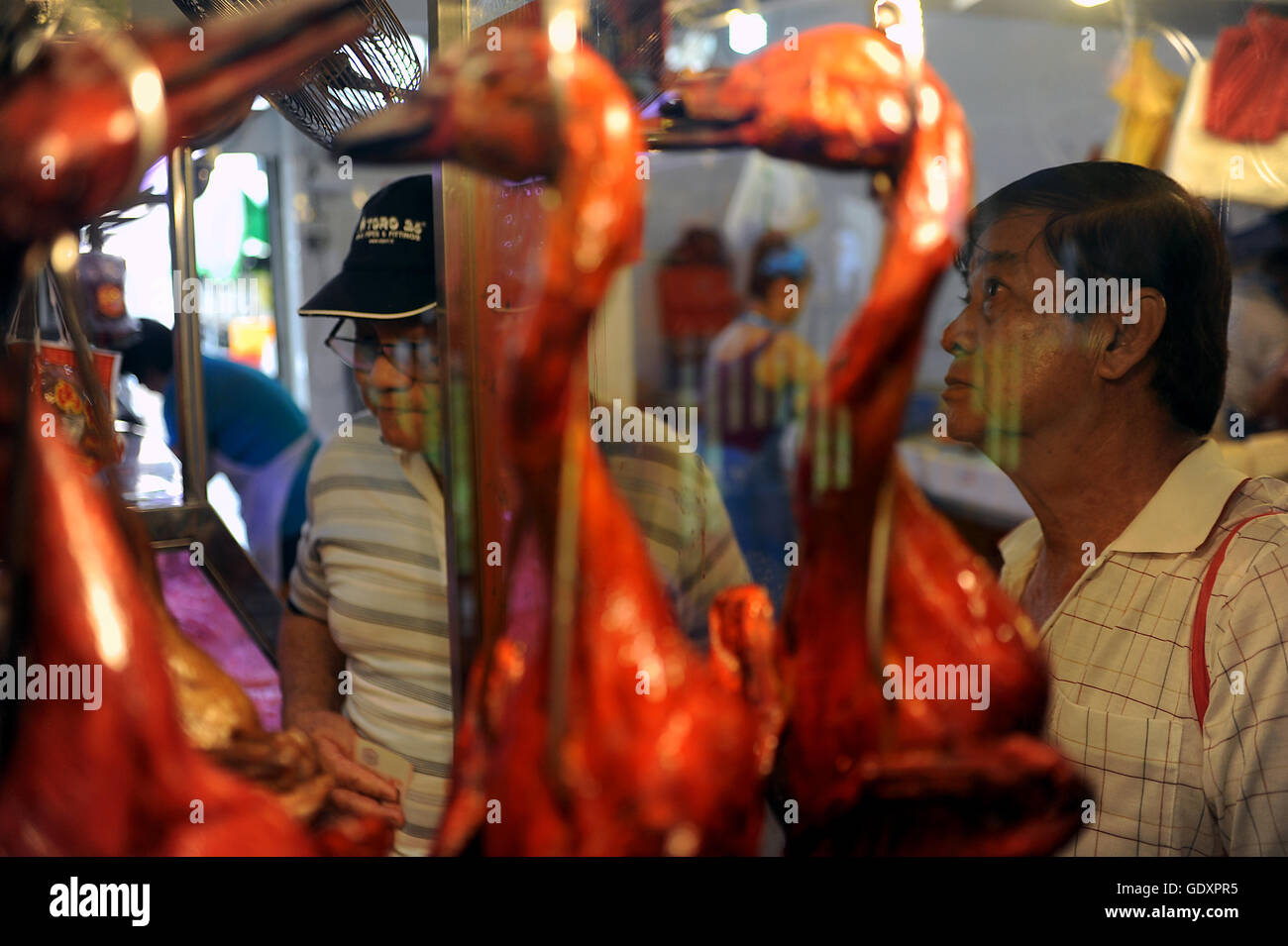 SINGAPORE. 2015. Poultry butcher Stock Photo - Alamy
