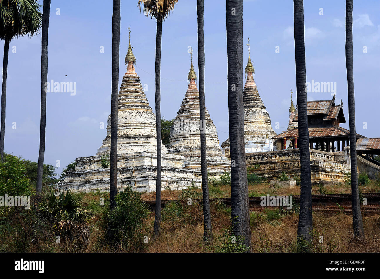 Bagan stupas pagodas ancient city hi-res stock photography and images ...