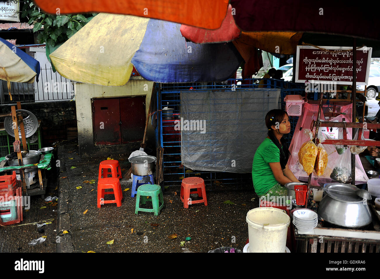 MYANMAR. Yangon. 2014. Streetfood Stock Photo - Alamy
