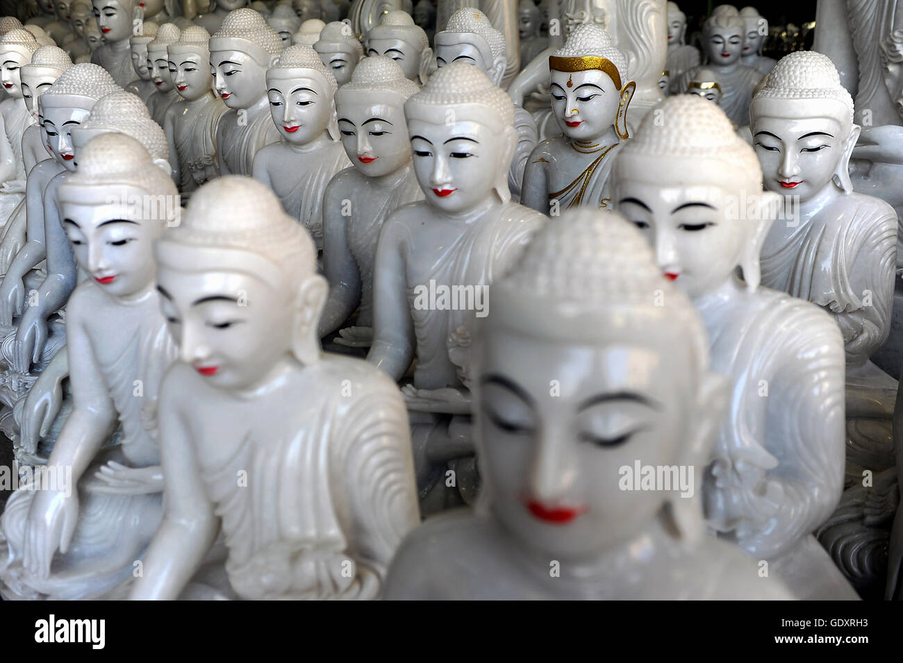 MYANMAR. Yangon. 2013. Buddha statues Stock Photo - Alamy