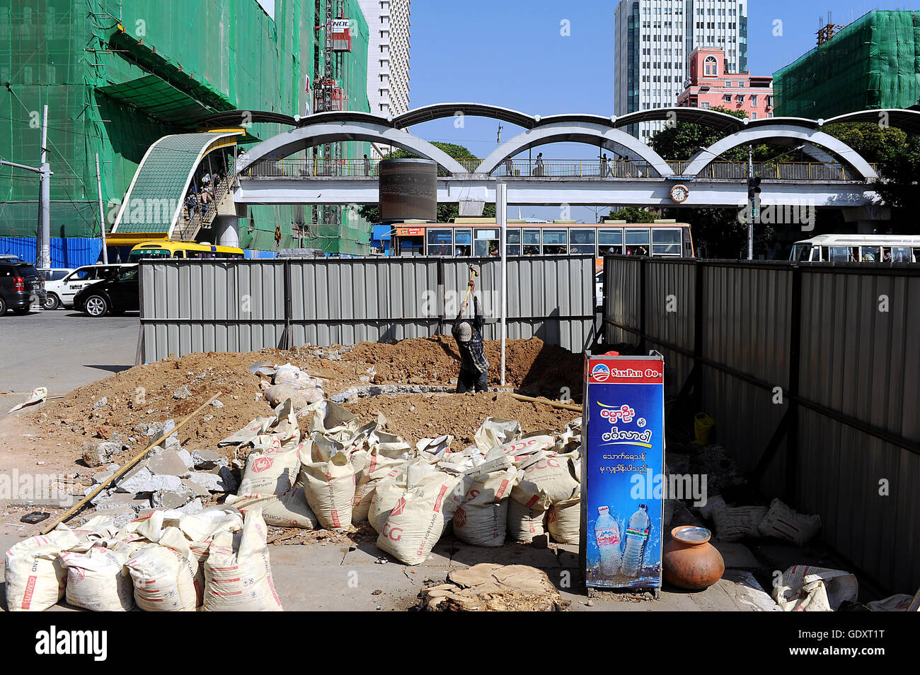 MYANMAR. Yangon. 2015. Sule Square Stock Photo - Alamy