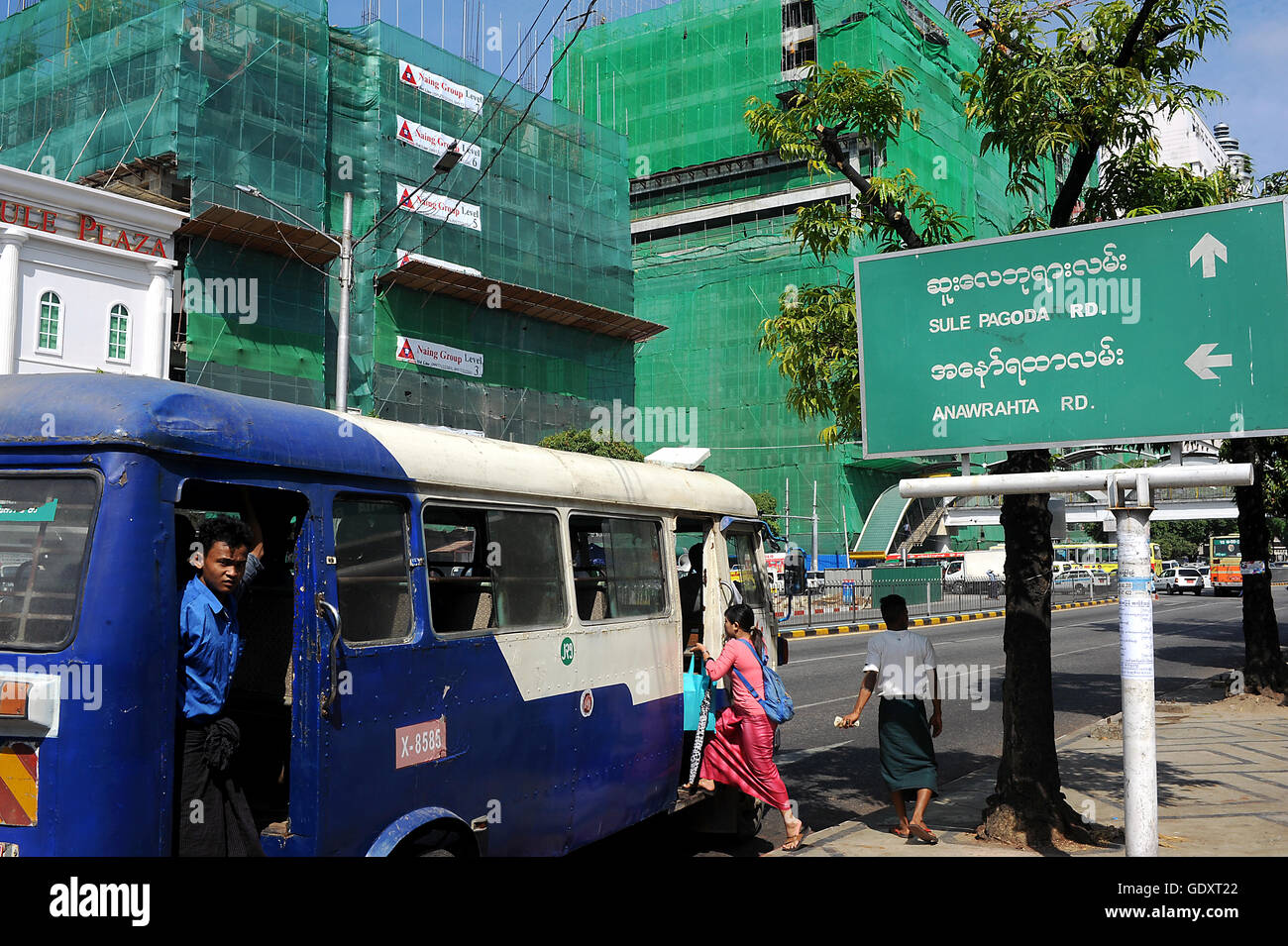 MYANMAR. Yangon. 2015. Sule Square Stock Photo - Alamy