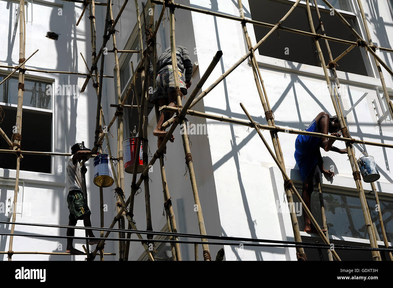 Myanmar burma rangoon construction scaffolding hi-res stock photography ...