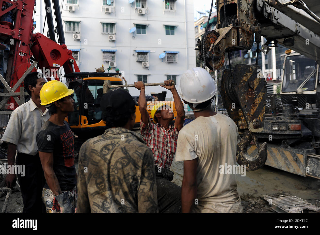 MYANMAR. Yangon. 2014. Construction workers Stock Photo - Alamy