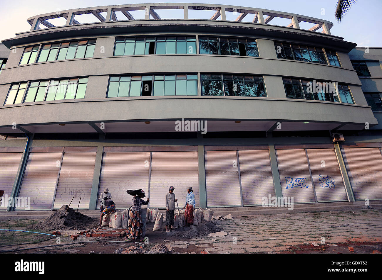 MYANMAR. Yangon. 2014. Road construction workers Stock Photo - Alamy