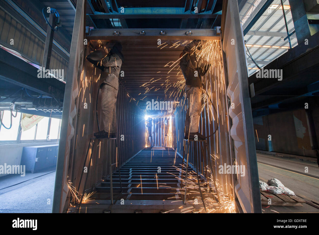 Transportcontainer hi-res stock photography and images - Alamy