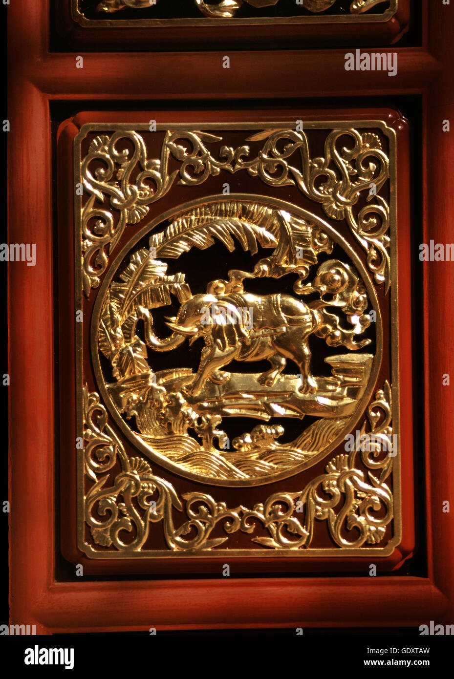 Gold lacquer hi-res stock photography and images - Alamy