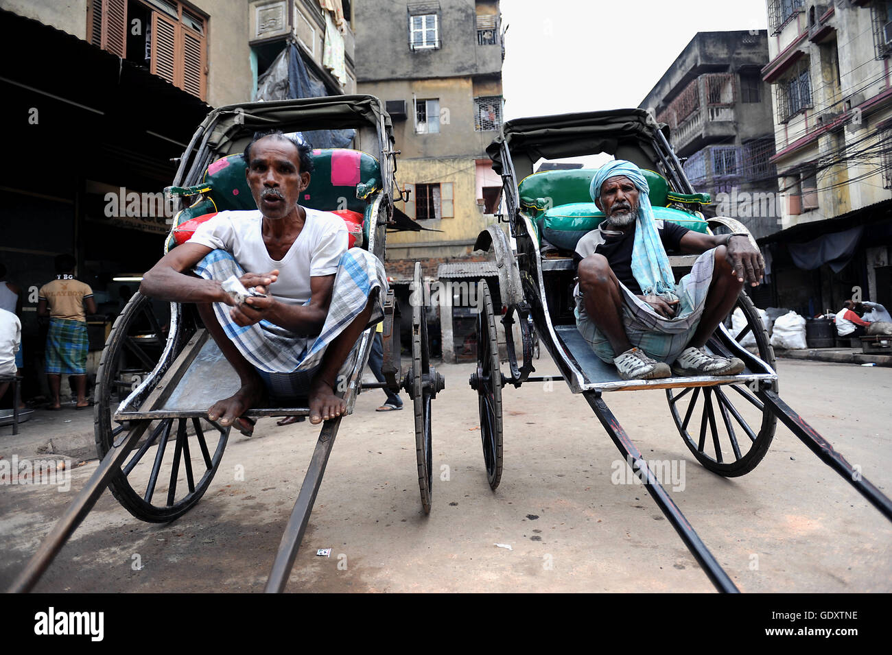 INDIA. Kolkata. 2011. Rickshaw pullers Stock Photo - Alamy