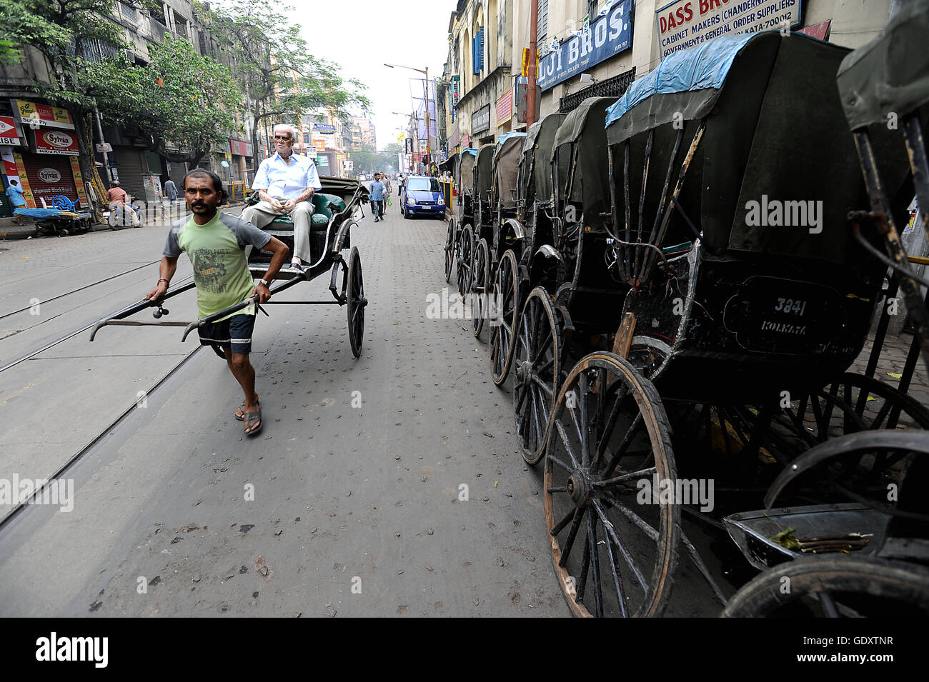 INDIA. Kolkata. 2011. Rickshaw puller Stock Photo - Alamy