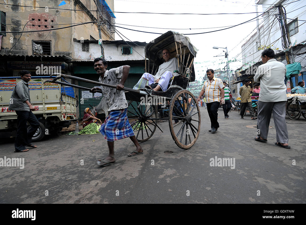 INDIA. Kolkata. 2011. Rickshaw puller Stock Photo - Alamy