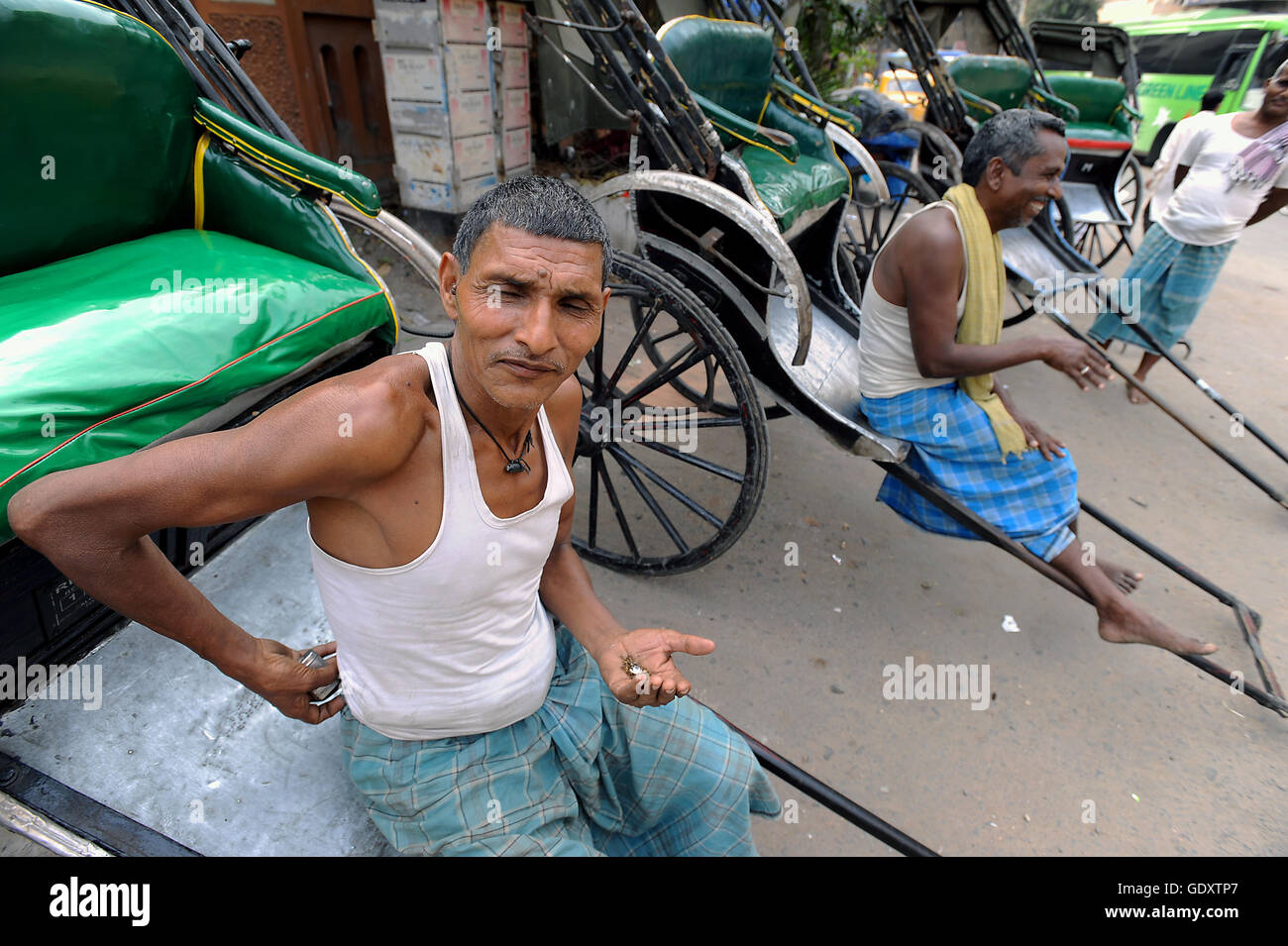 INDIA. Kolkata. 2011. Rickshaw pullers Stock Photo - Alamy