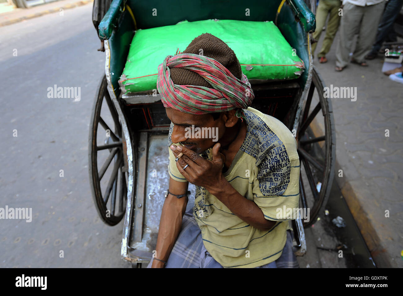 INDIA. Kolkata. 2011. Rickshaw puller Stock Photo - Alamy