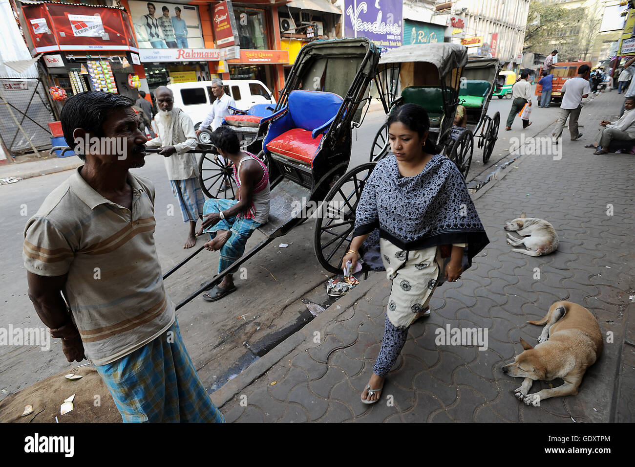 INDIA. Kolkata. 2011. Rickshaw puller Stock Photo - Alamy