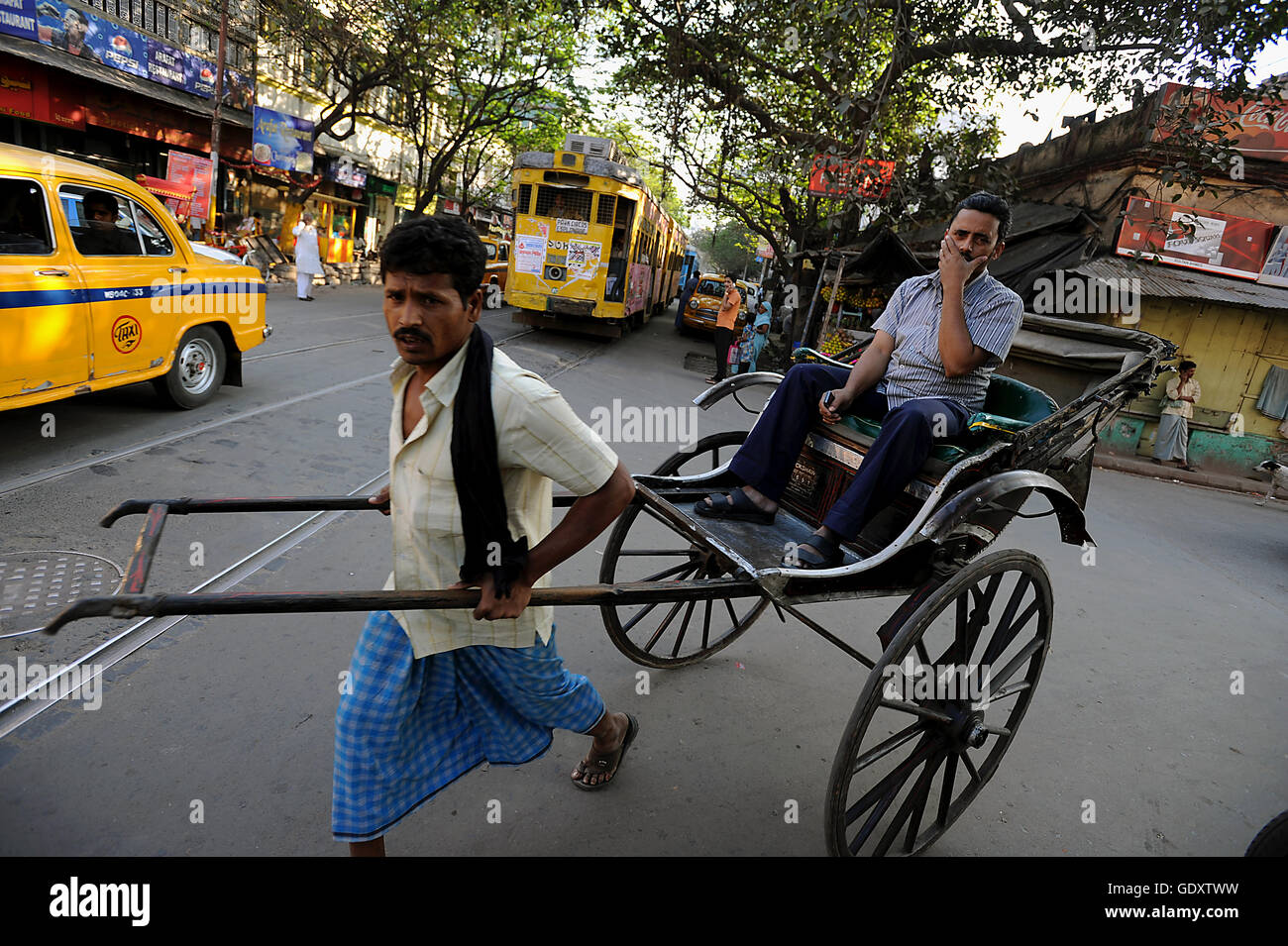 INDIA. Kolkata. 2011. Rickshaw puller Stock Photo - Alamy