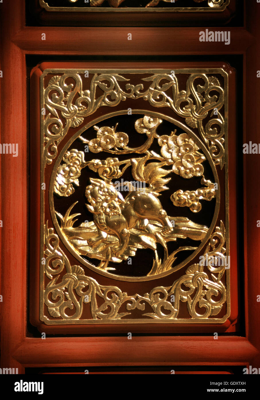 Gold lacquer hi-res stock photography and images - Alamy