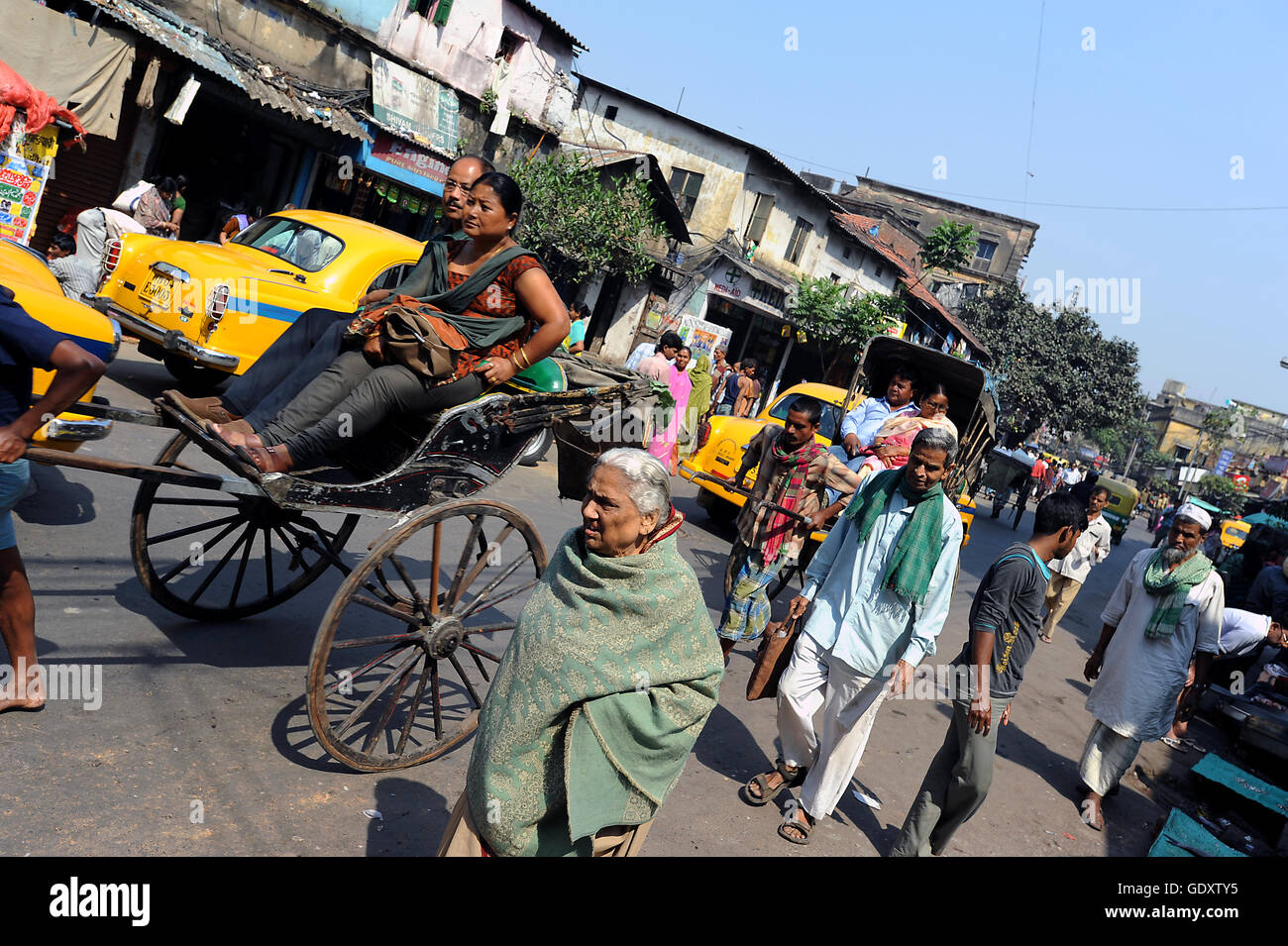 INDIA. Kolkata. 2011. Street scene Stock Photo - Alamy
