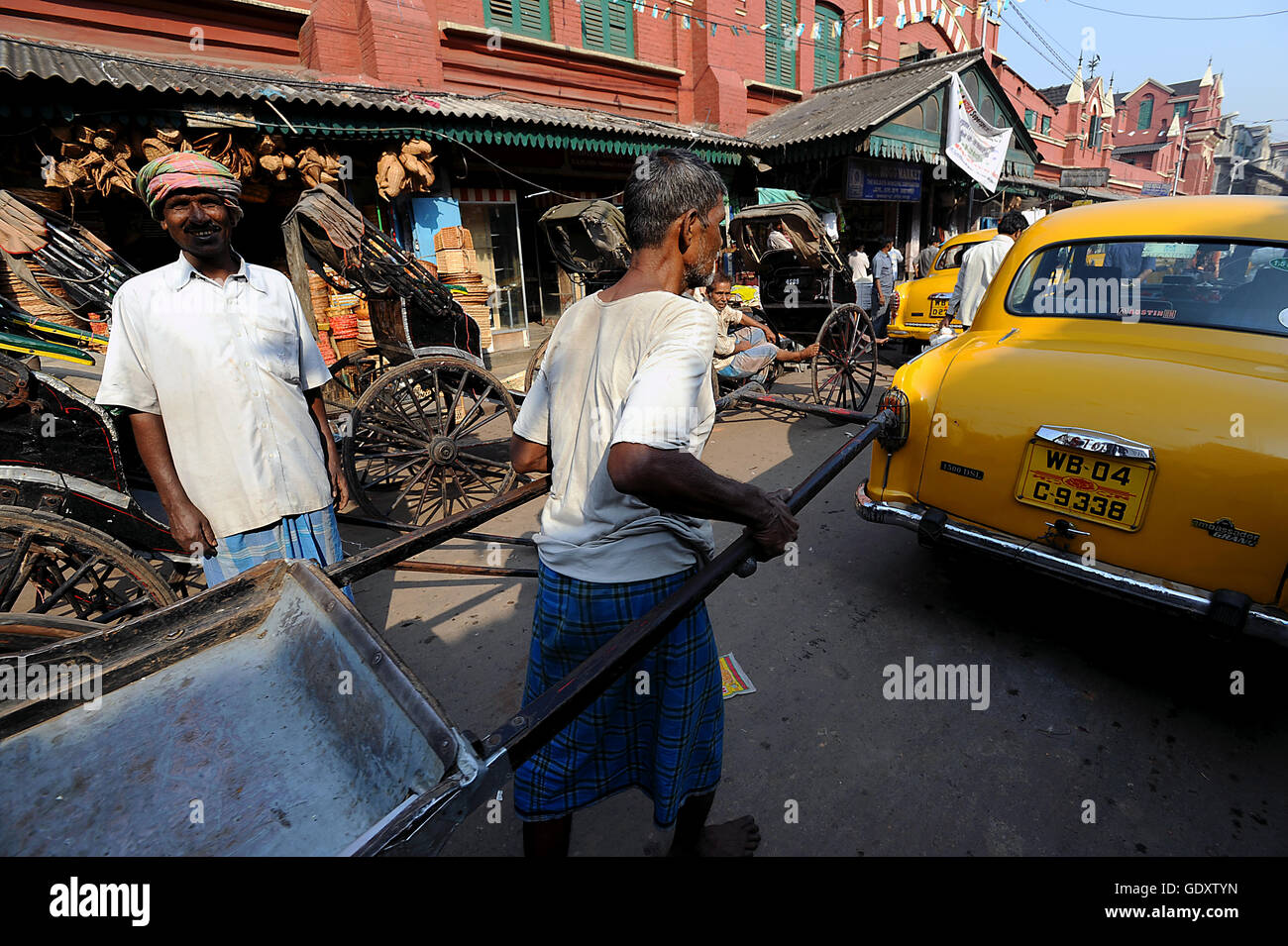 INDIA. Kolkata. 2011. Rickshaw puller Stock Photo - Alamy