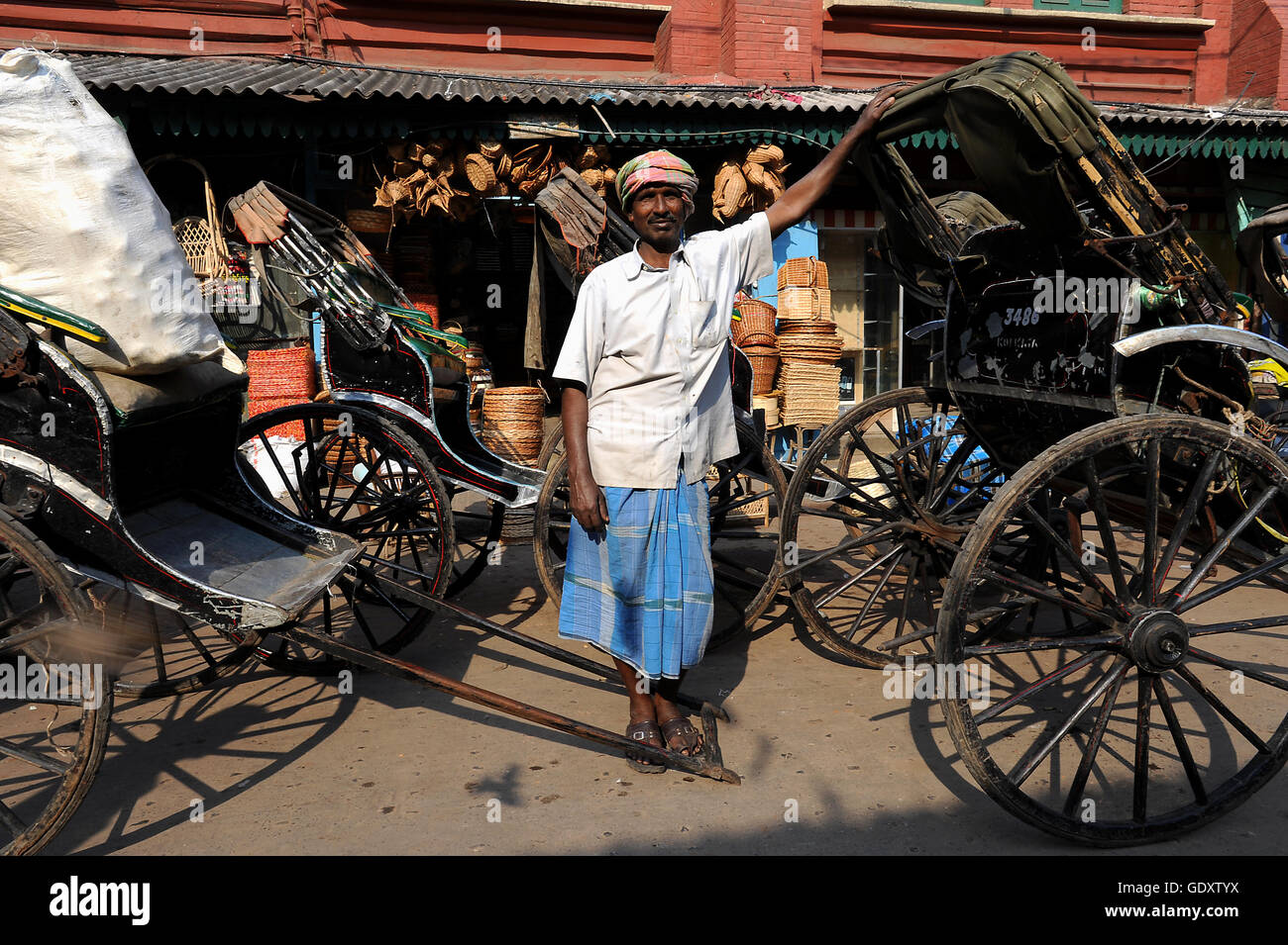 INDIA. Kolkata. 2011. Rickshaw puller Stock Photo - Alamy