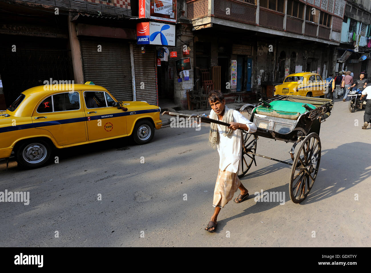 INDIA. Kolkata. 2011. Rickshaw puller Stock Photo - Alamy