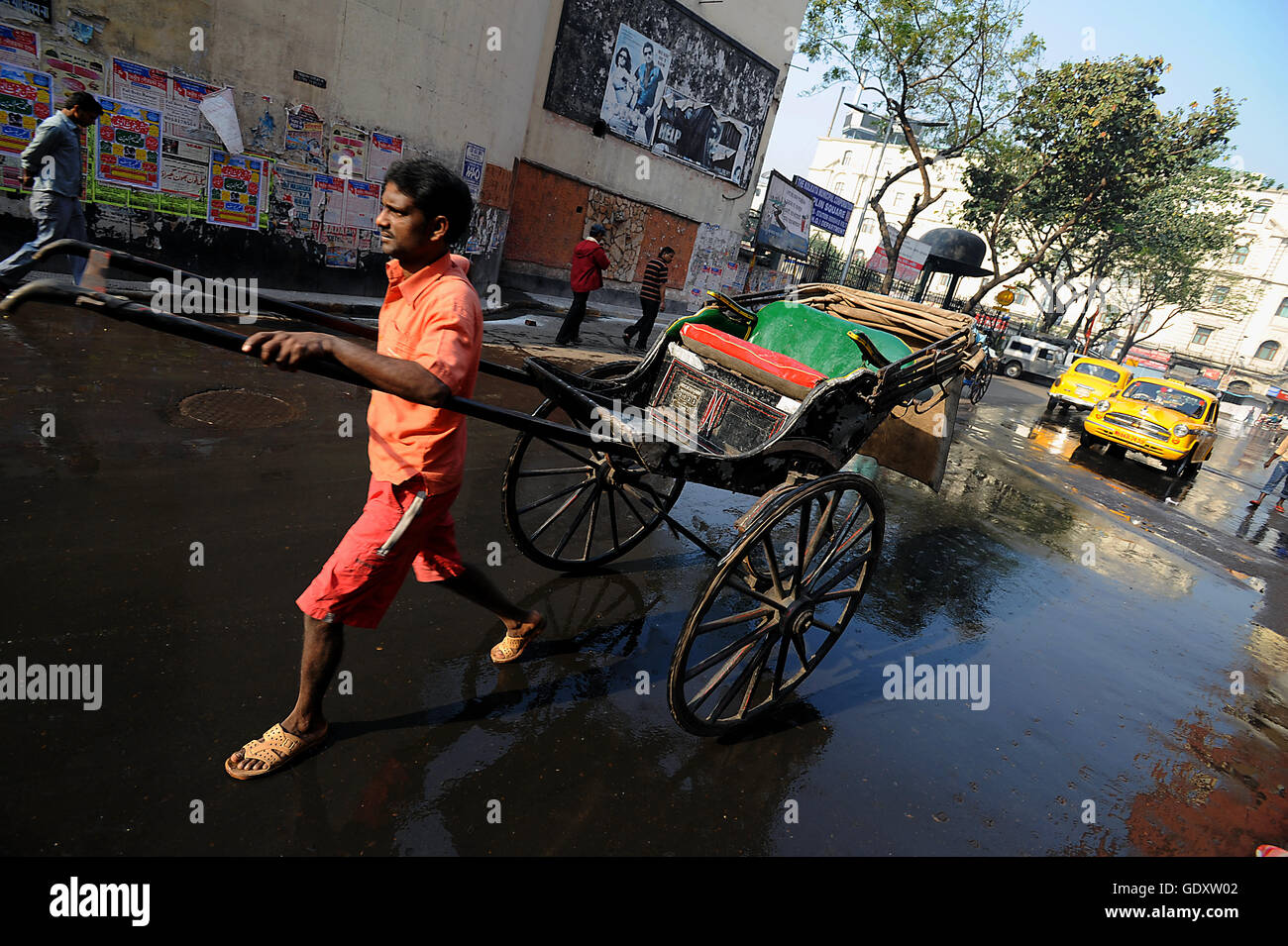 INDIA. Kolkata. 2011. Rickshaw puller Stock Photo - Alamy