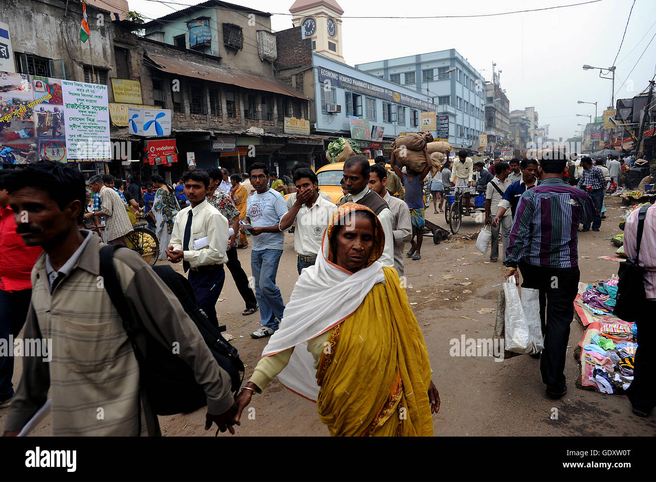 INDIA. Kolkata. 2011. Street scene Stock Photo - Alamy