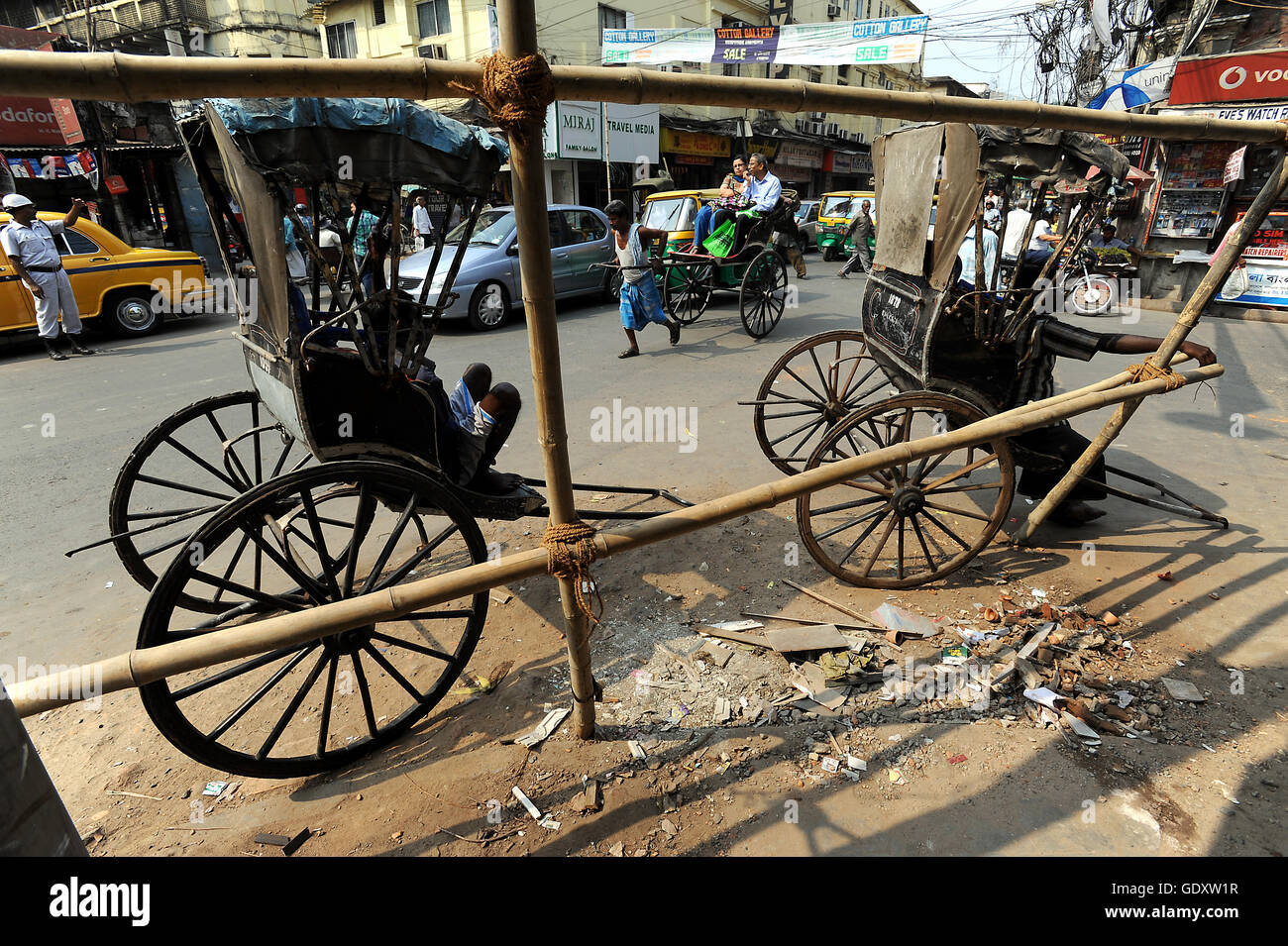 INDIA. Kolkata. 2011. Rickshaw puller Stock Photo - Alamy