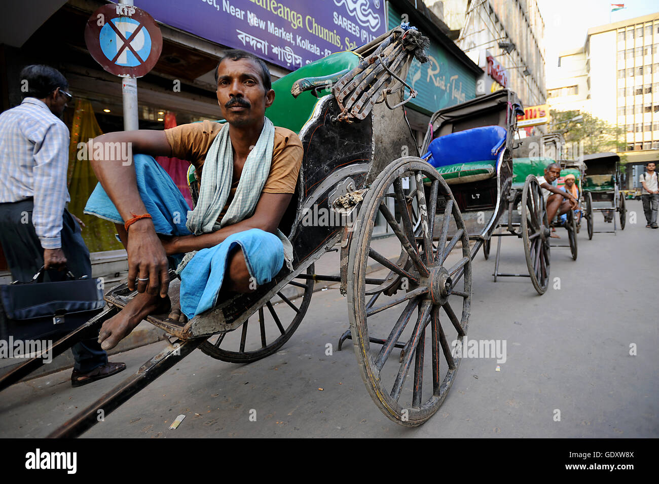INDIA. Kolkata. 2011. Rickshaw puller Stock Photo - Alamy