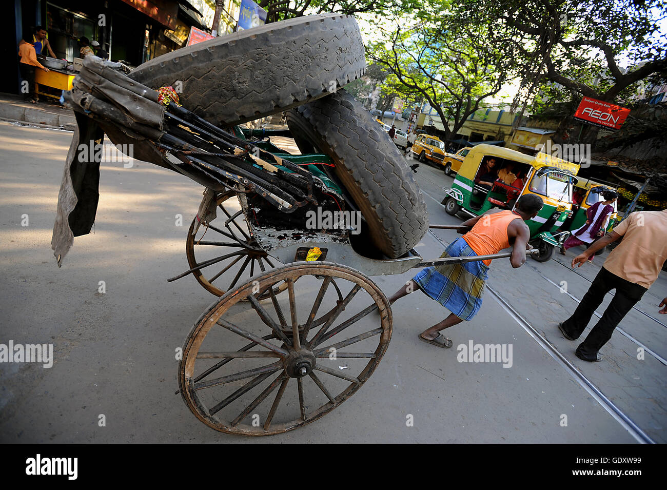 INDIA. Kolkata. 2011. Rickshaw puller Stock Photo - Alamy