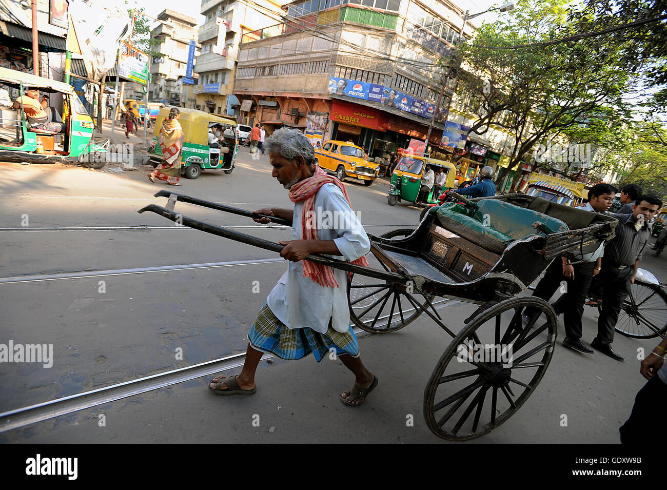 INDIA. Kolkata. 2011. Rickshaw puller Stock Photo - Alamy
