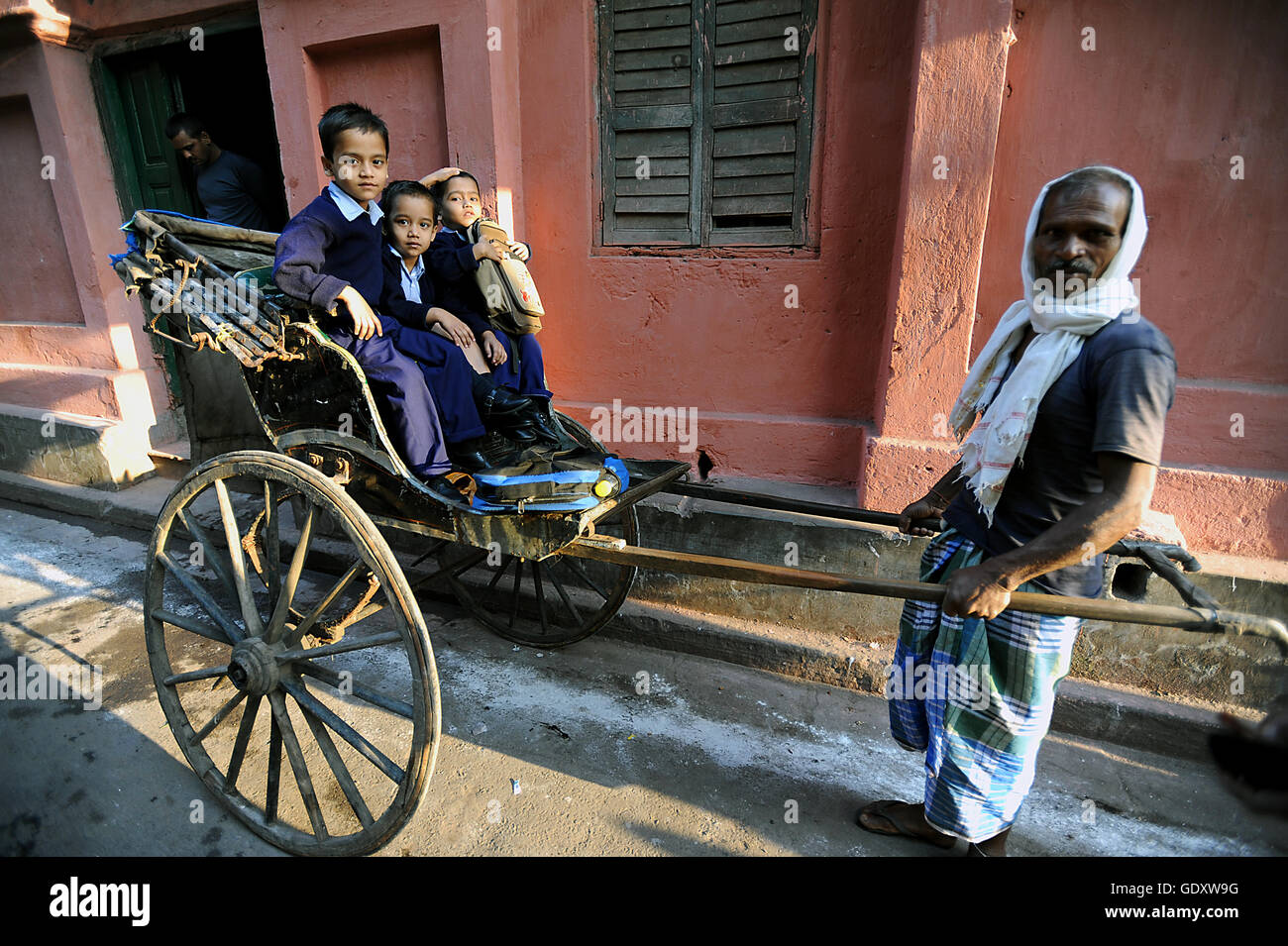 INDIA. Kolkata. 2011. Rickshaw puller Stock Photo - Alamy