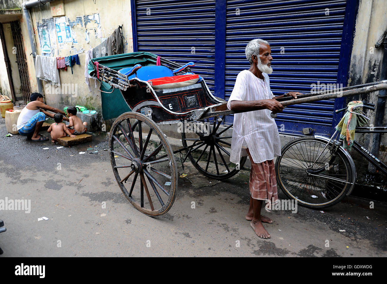 INDIA. Kolkata. 2011. Rickshaw puller Mohamed Stock Photo - Alamy
